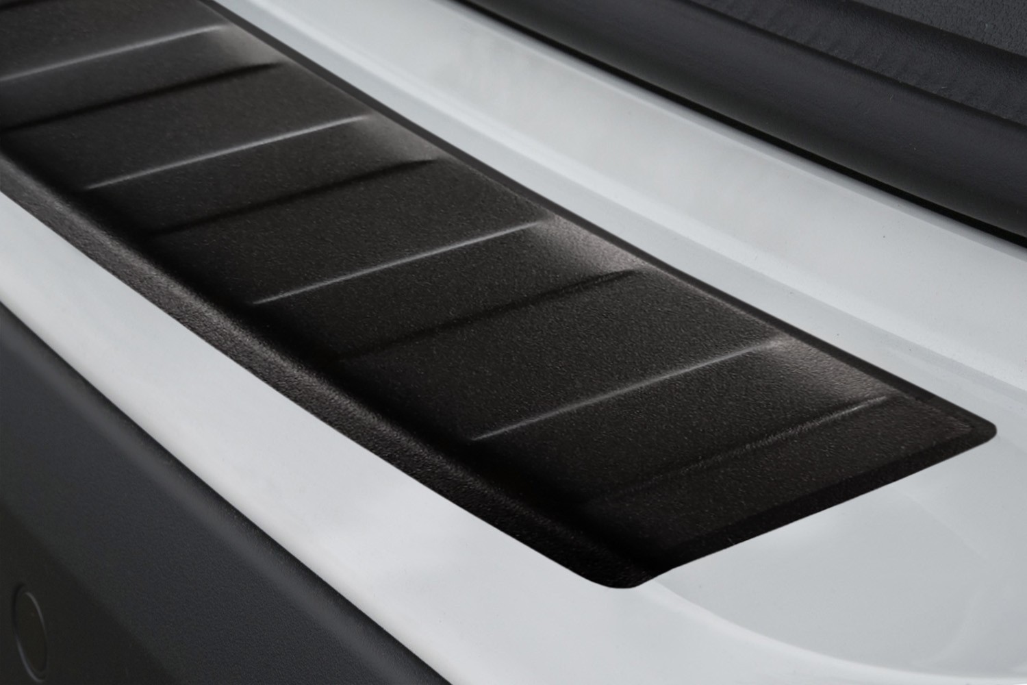 Ladekantenschutz BMW X1 (F48) Edelstahl mattschwarz | CarParts-Expert