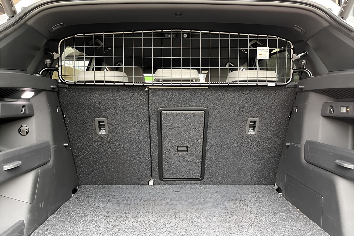 Dog guard Skoda Elroq | CarParts-Expert