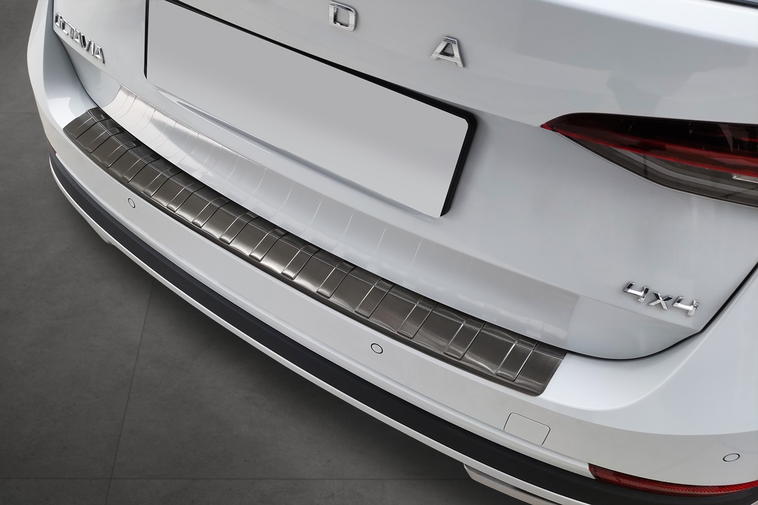 Rear bumper protector Skoda Octavia IV Combi (NX) stainless steel ...