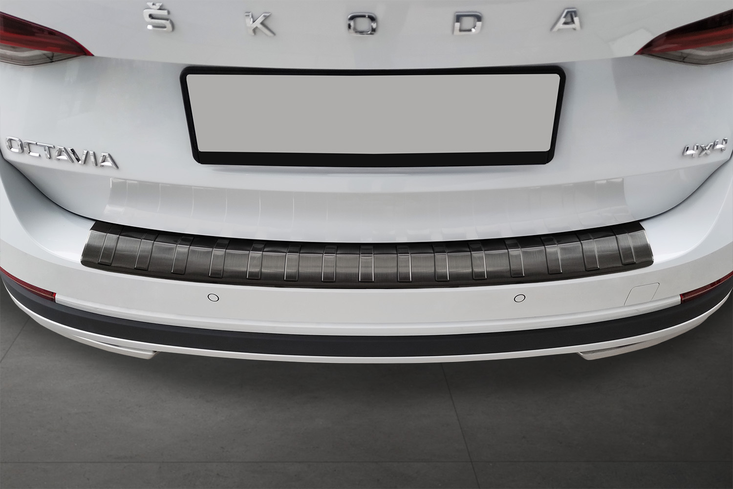 Rear bumper protector Skoda Octavia IV Combi (NX) stainless steel ...