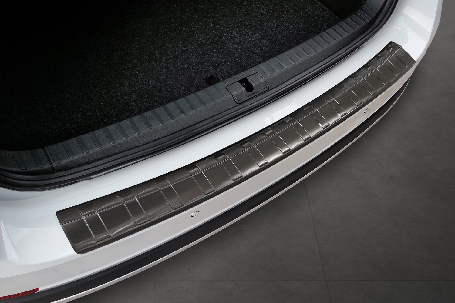 Rear bumper protector Skoda Octavia IV Combi (NX) stainless steel ...